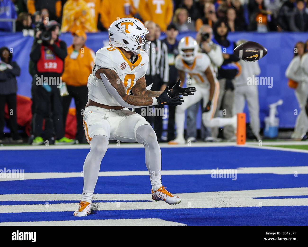October 25, 2025: Tennessee's Ethan Davis catches a touchdown during ...