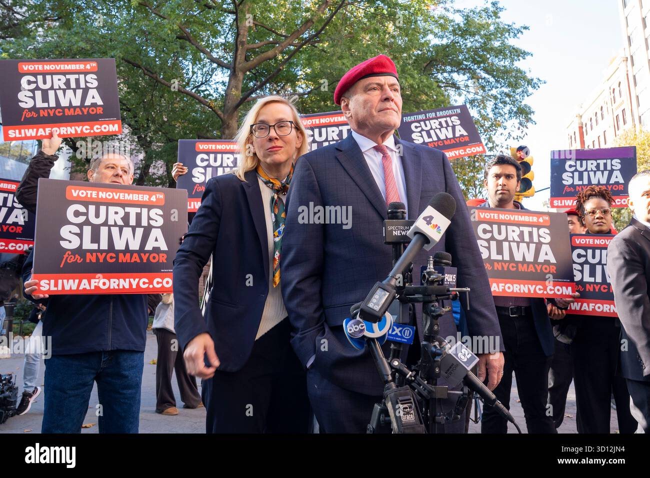Republican New York City mayoral candidate Curtis Sliwa (R) speaks to ...