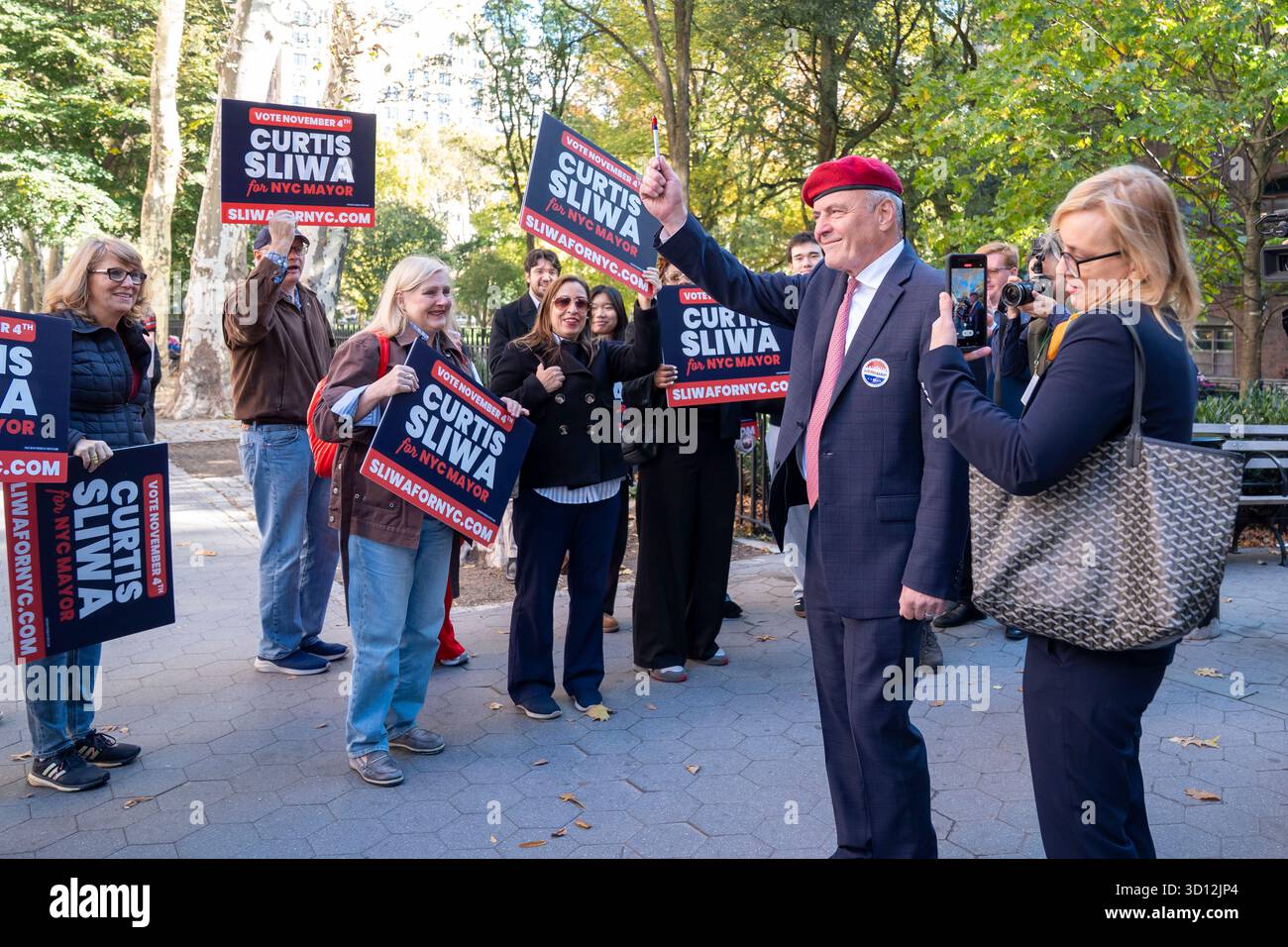 Exit poll voting hi-res stock photography and images - Alamy