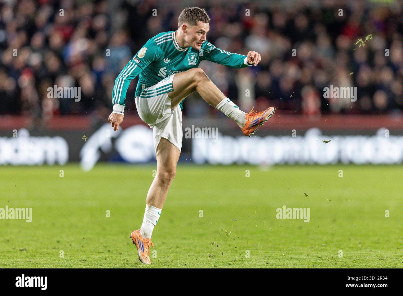 Florian Wirtz of Liverpool shoots at goal during the Premier League ...
