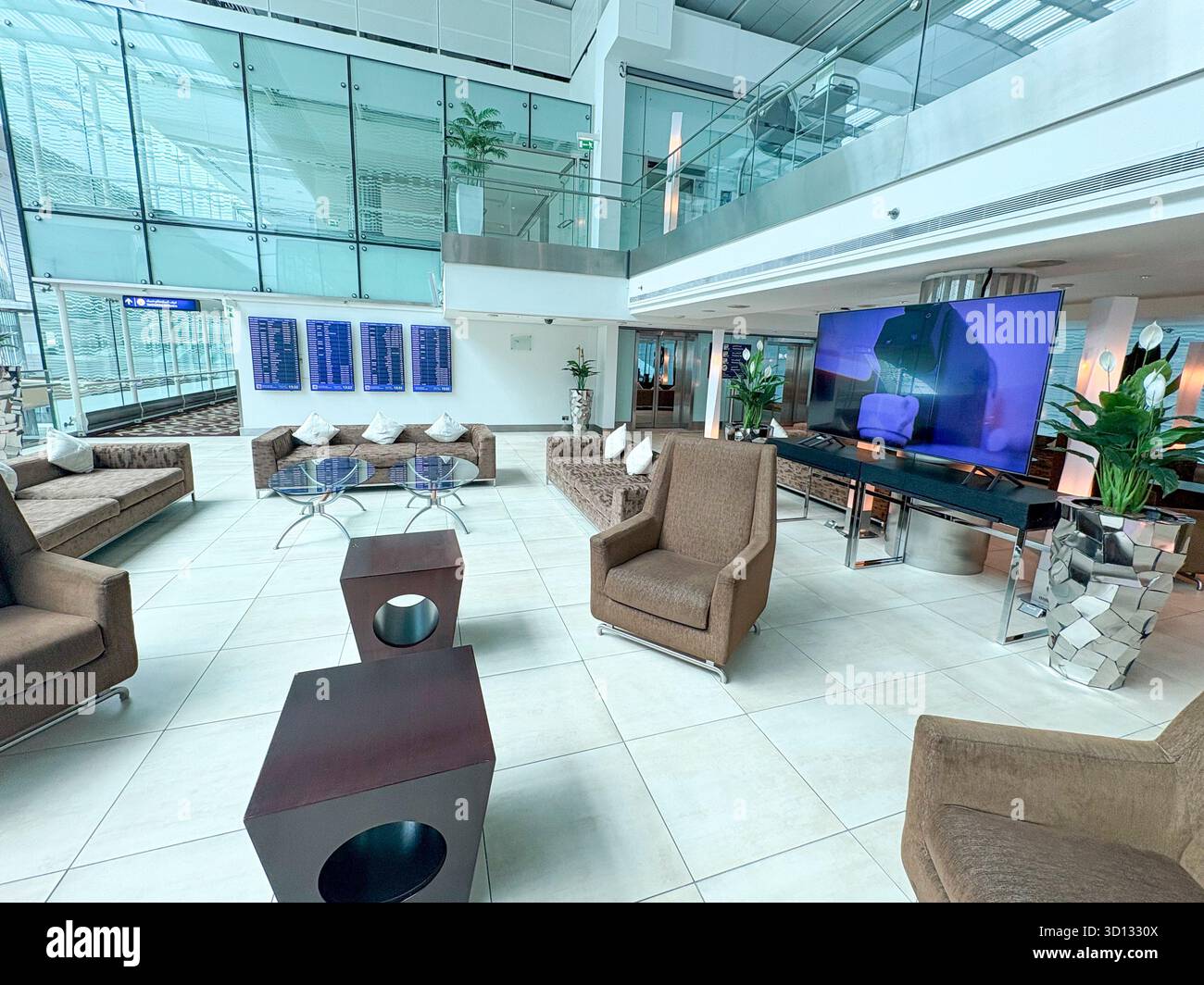 Dubai international hotel, reception area Stock Photo - Alamy