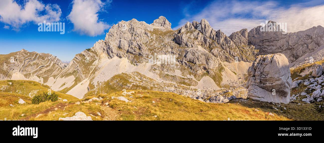 Rugged mountains defining vast hi-res stock photography and images - Alamy