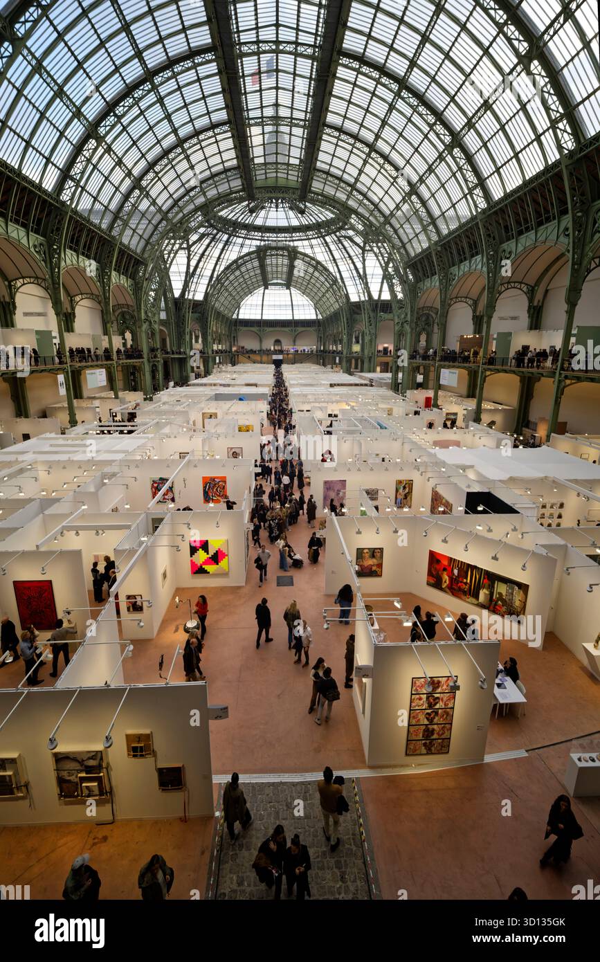 Paris france 25 october 2025 hi-res stock photography and images - Alamy