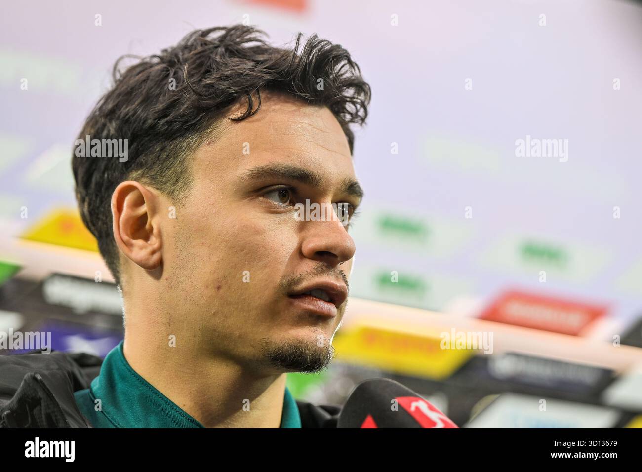 25.10.2025, WWK-Arena, Augsburg, GER, 1. FBL, FC Augsburg vs RB Leipzig, im Bild Fabian Rieder ...