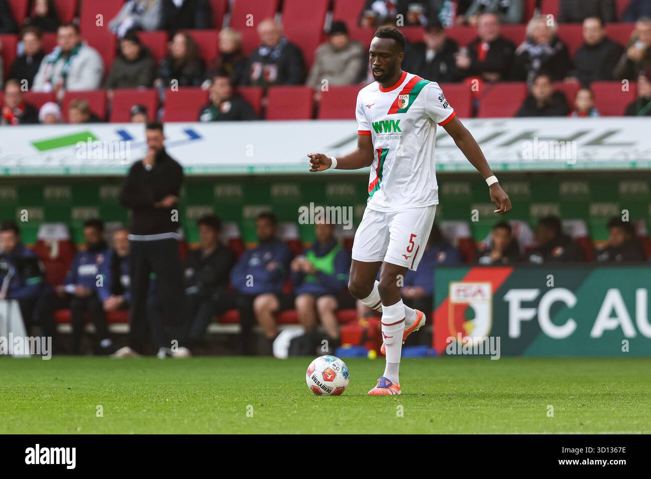 Chrislain Matsima (FC Augsburg #05) GER, FC Augsburg vs. RB Leipzig, 1 ...