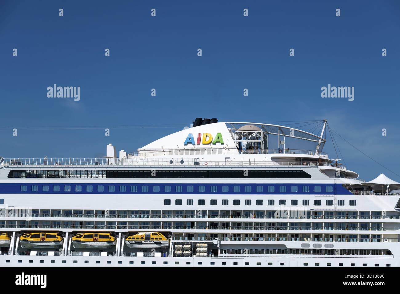 Syrakus, Sizilien - Italy - 04-09-2025: Side view of AIDA cruise ship ...