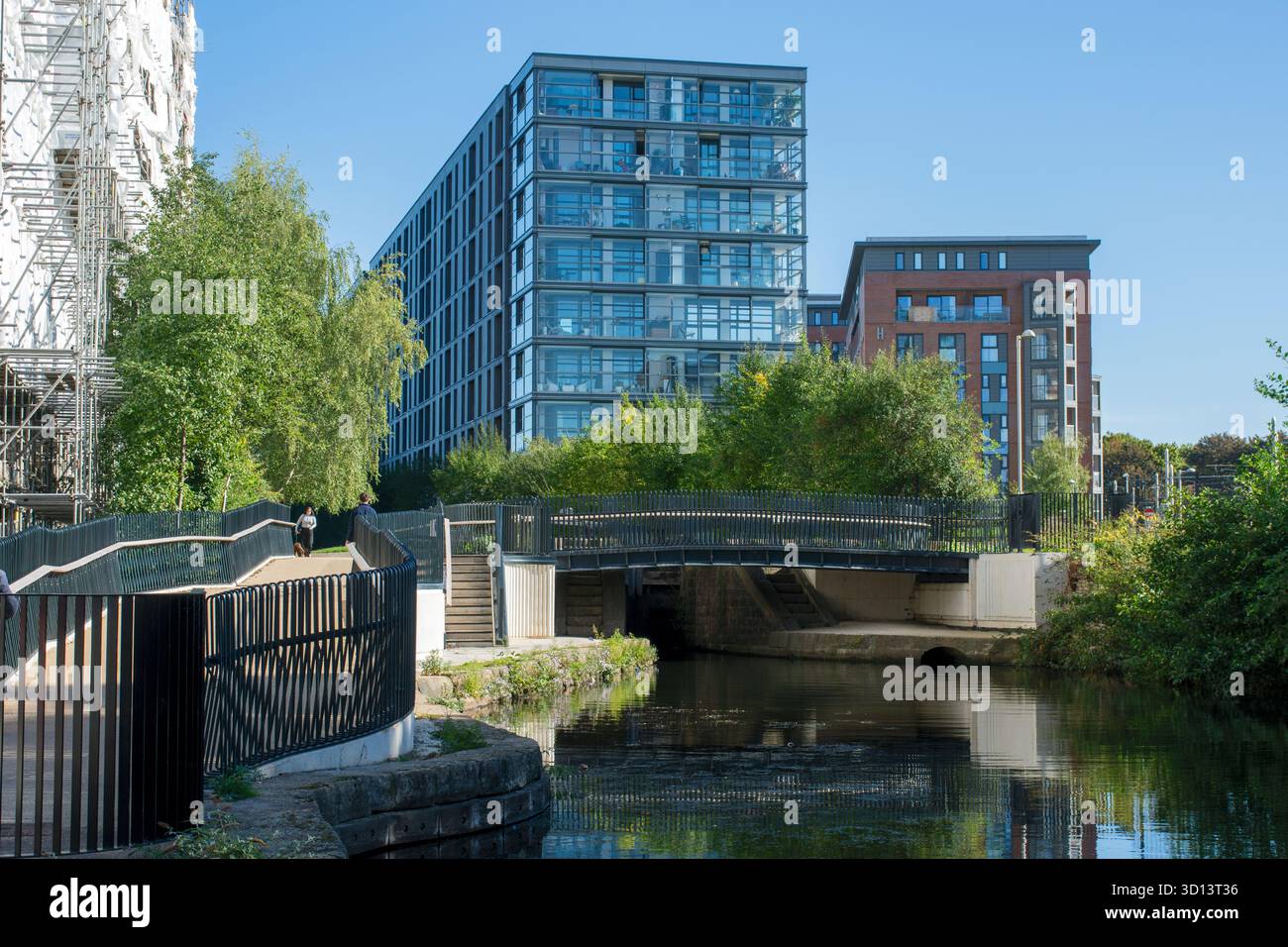 The new (2025) footbridge over the Ashton Canal at New Islington ...