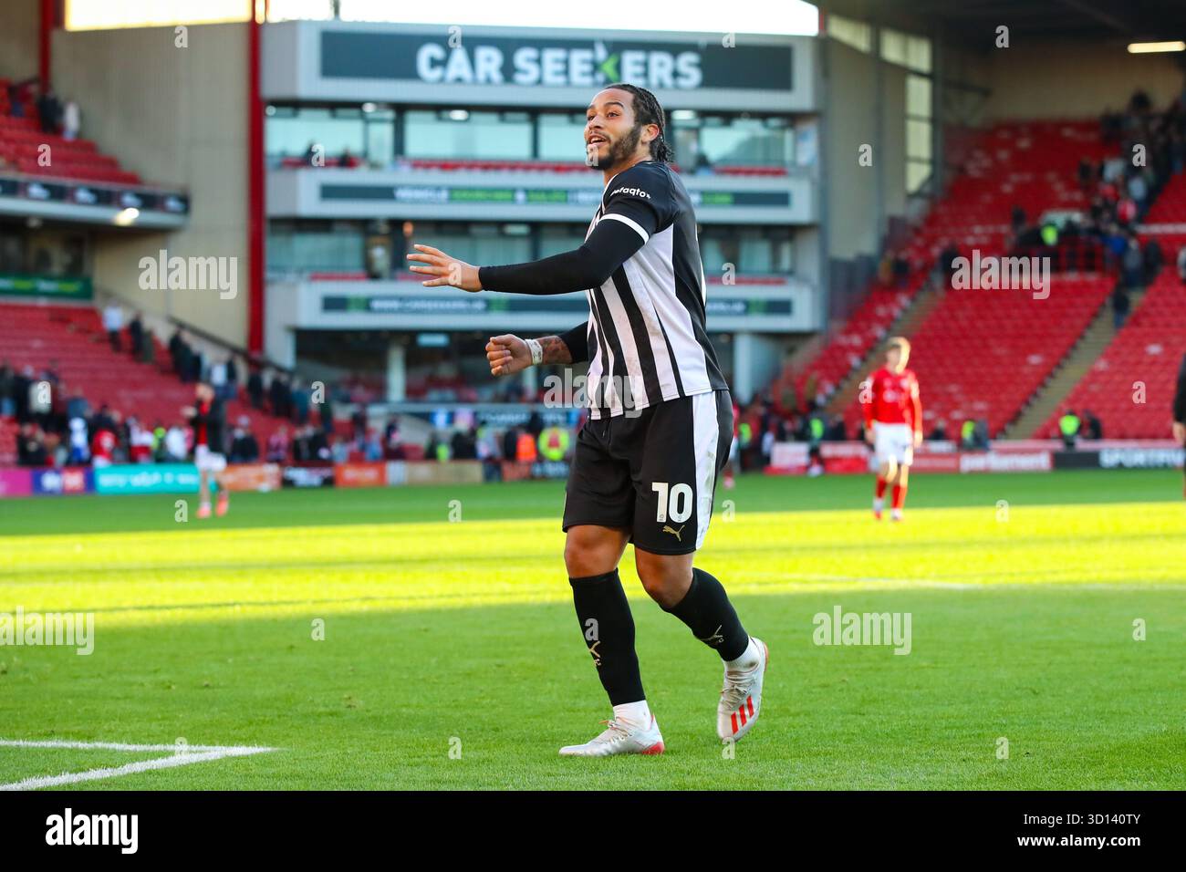Oakwell Stadium, Barnsley, England - 25th October 2025 Sam Nombe (10 ...