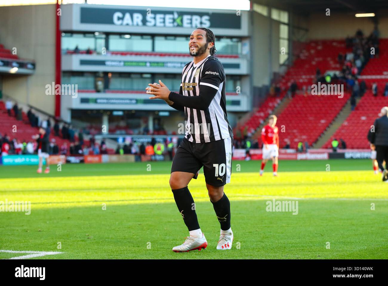 Oakwell Stadium, Barnsley, England - 25th October 2025 Sam Nombe (10 ...