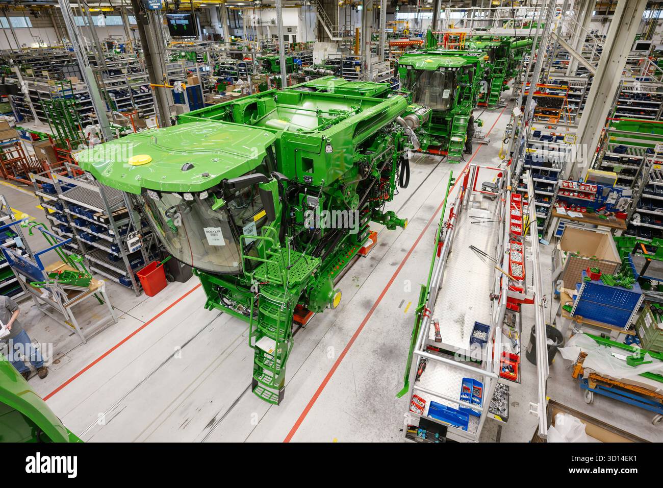 24 October 2025, Rhineland-Palatinate, Zweibrücken: Combine harvesters are produced at the John ...