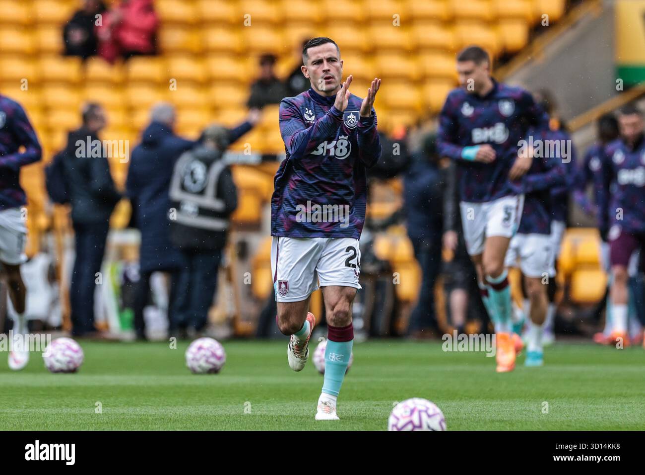Josh Cullen of Burnley in the pregame warmup session during the Premier ...