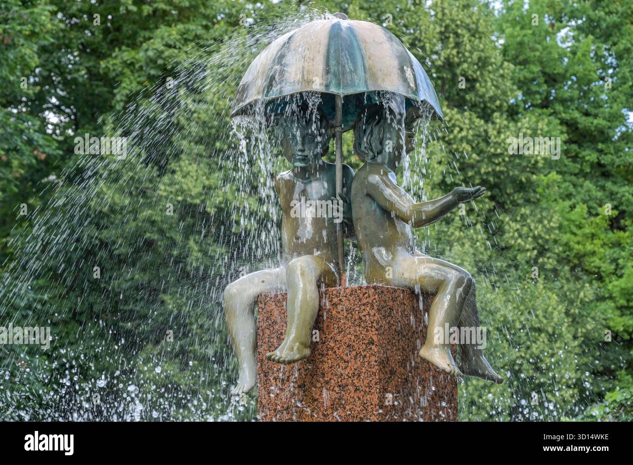 Brunnen, Kinder unter dem Regenschirm, Kanuti Garden, Park, Tallinn ...
