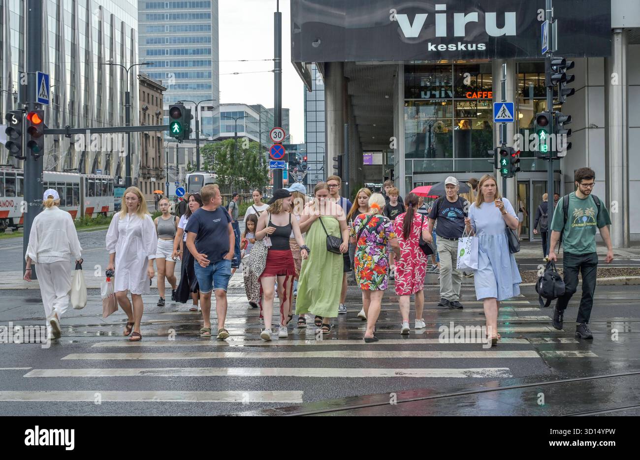 Passanten, Menschen, Fußgängerampel, Tallinn, Estland *** pedestrians ...