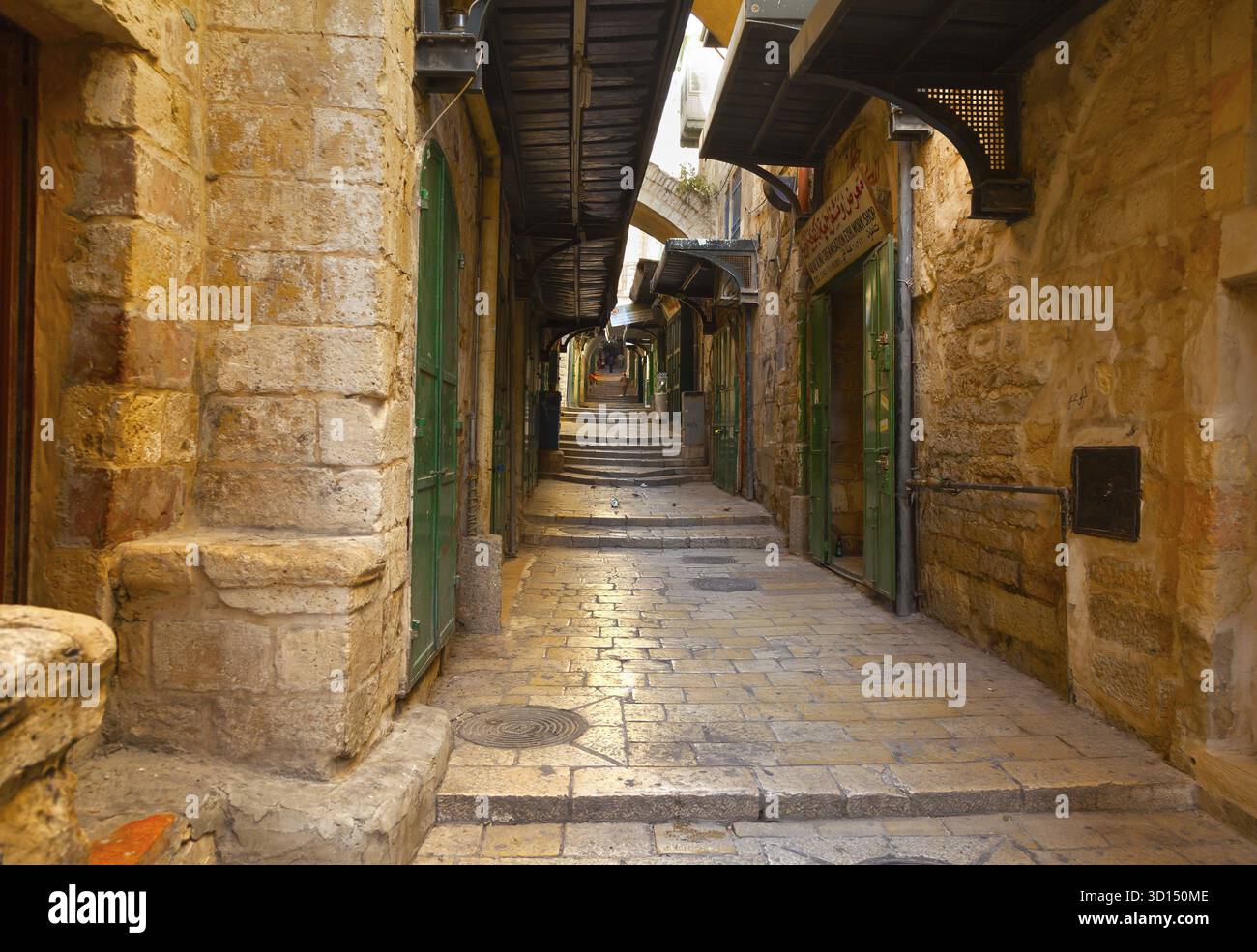 Ancient street in jewish quarter of old town, Jerusalem Stock Photo - Alamy