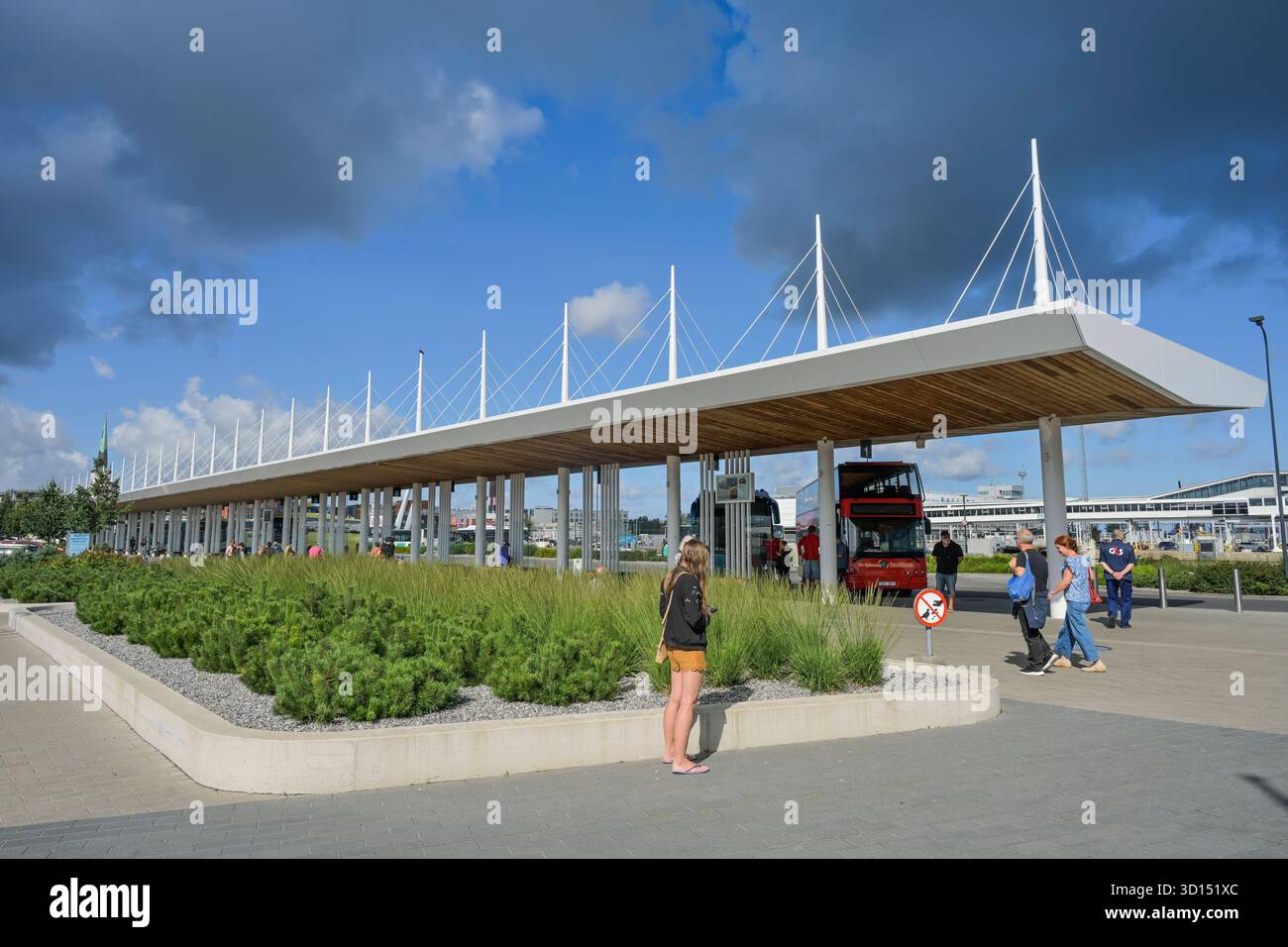 Busbahnhof am Terminal D, Hafenviertel Sadama, Tallinn, Estland *** Bus ...