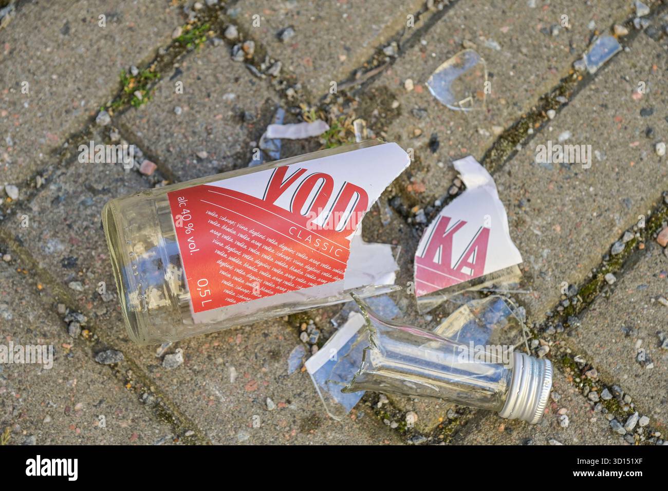 Wodkaflasche zerbrochen Tallinn, Estland *** Vodka bottle broken ...