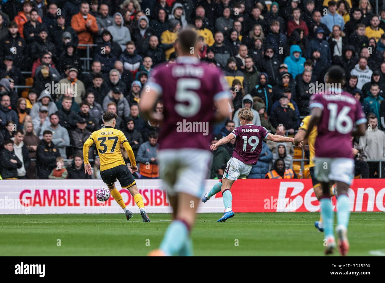 Zian Flemming of Burnley scores to make it 0-1 during the Premier ...