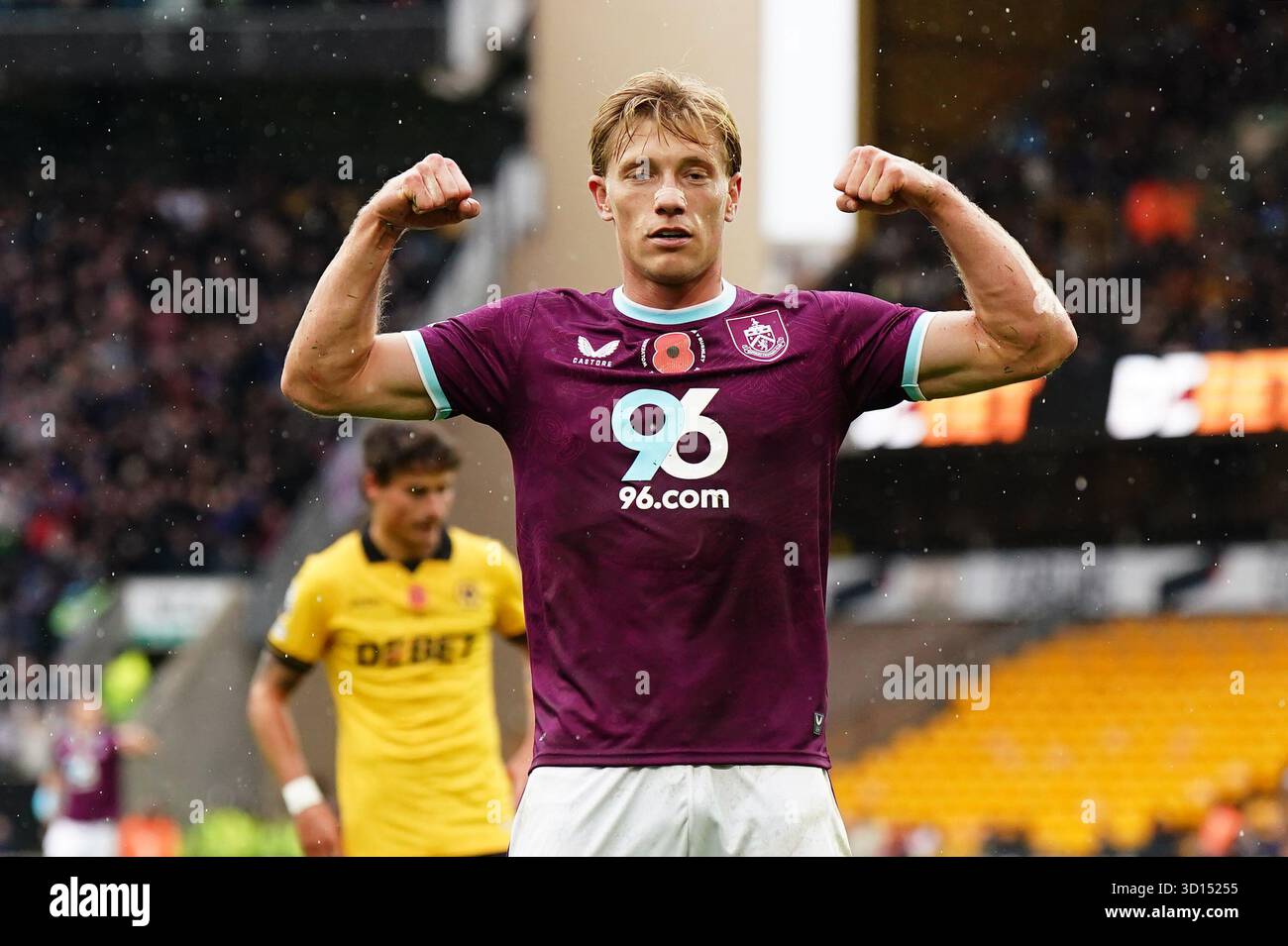 Burnley's Zian Flemming celebrates scoring their side's first goal of ...