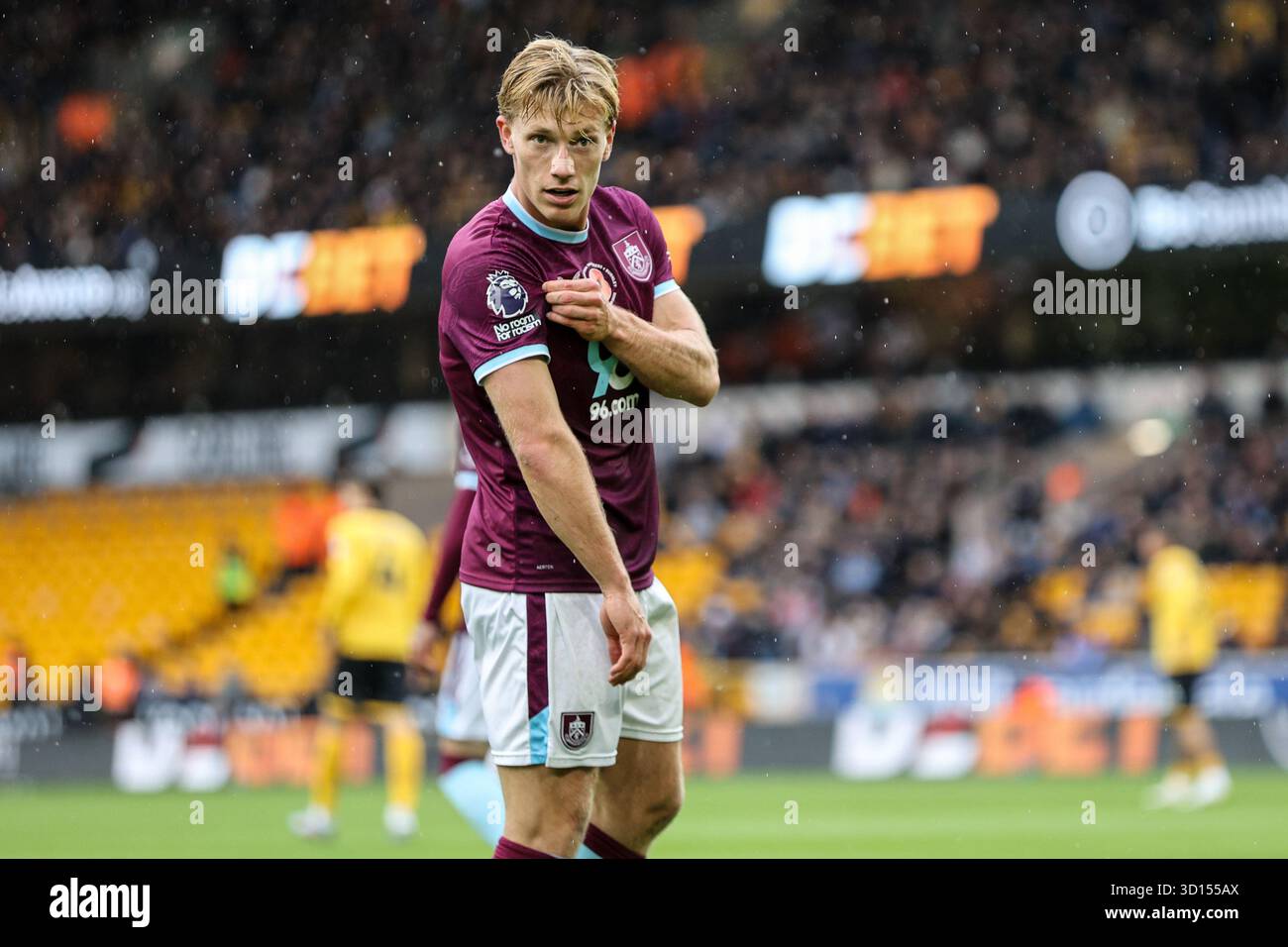 Zian Flemming (19 Burnley) celebrates after scoring during the Premier ...