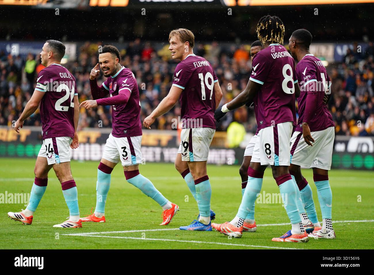 Burnley's Zian Flemming (centre) celebrates with teammates after ...