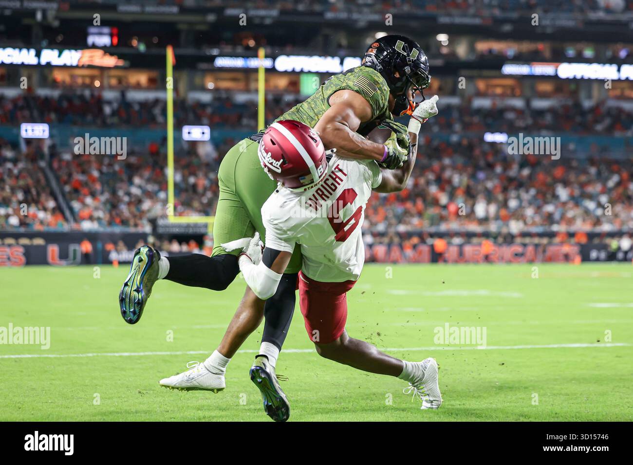 Miami, FL: Miami Hurricanes wide receiver CJ Daniels (7) makes a ...