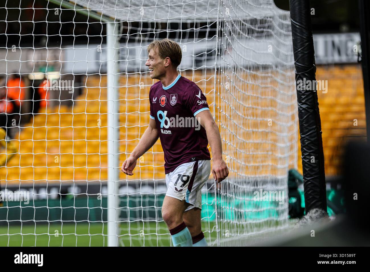 Zian Flemming (19 Burnley) celebrates after scoring his second goal ...