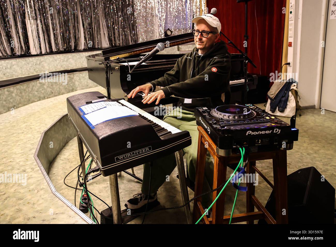 Konzert von Alexis Taylor, Volkstheater Rostock, AXIS Festival Alexis Taylor *** Local Caption ...