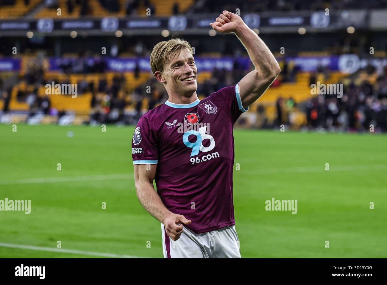 Zian Flemming of Burnley celebrates the win with the fans during the ...