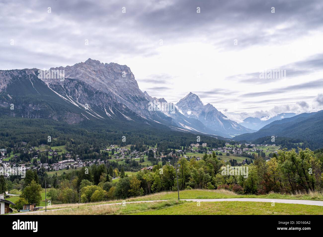 Cortina d'Ampezzo, a village at the heart of the Italian Dolomítes ...