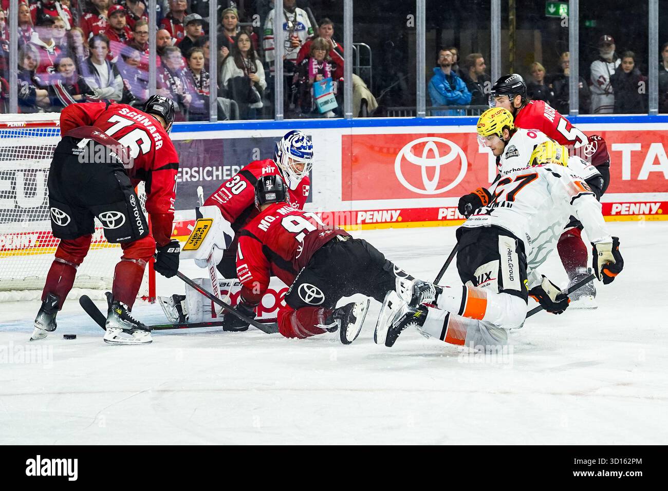 Eishockey Penny-DEL 14. Spieltag Koelner Haie - Loewen Frankfurt am 26. ...