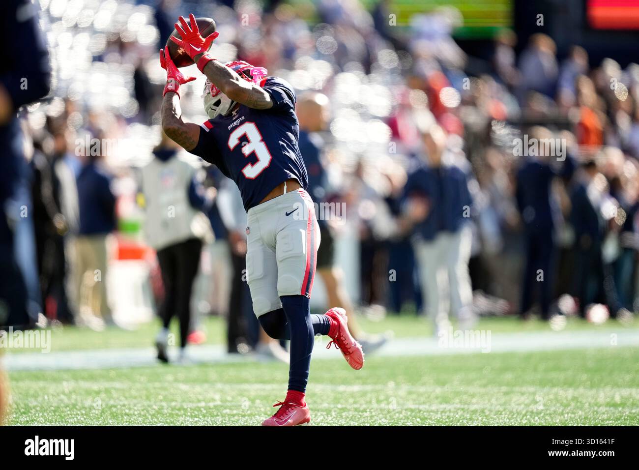 New England Patriots wide receiver DeMario Douglas warms up before an ...