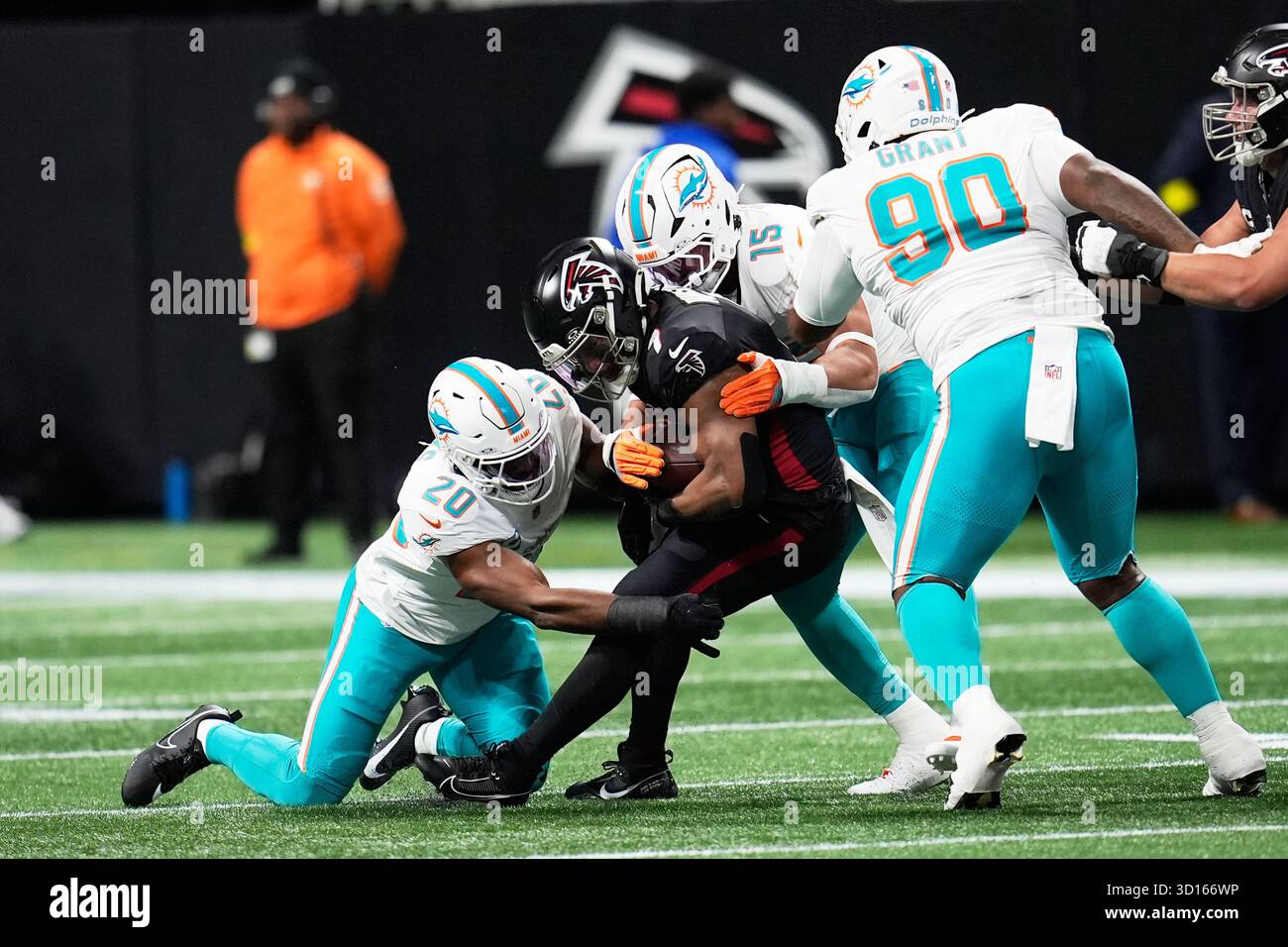 Miami Dolphins linebacker Jordyn Brooks (20) and linebacker Jaelan ...