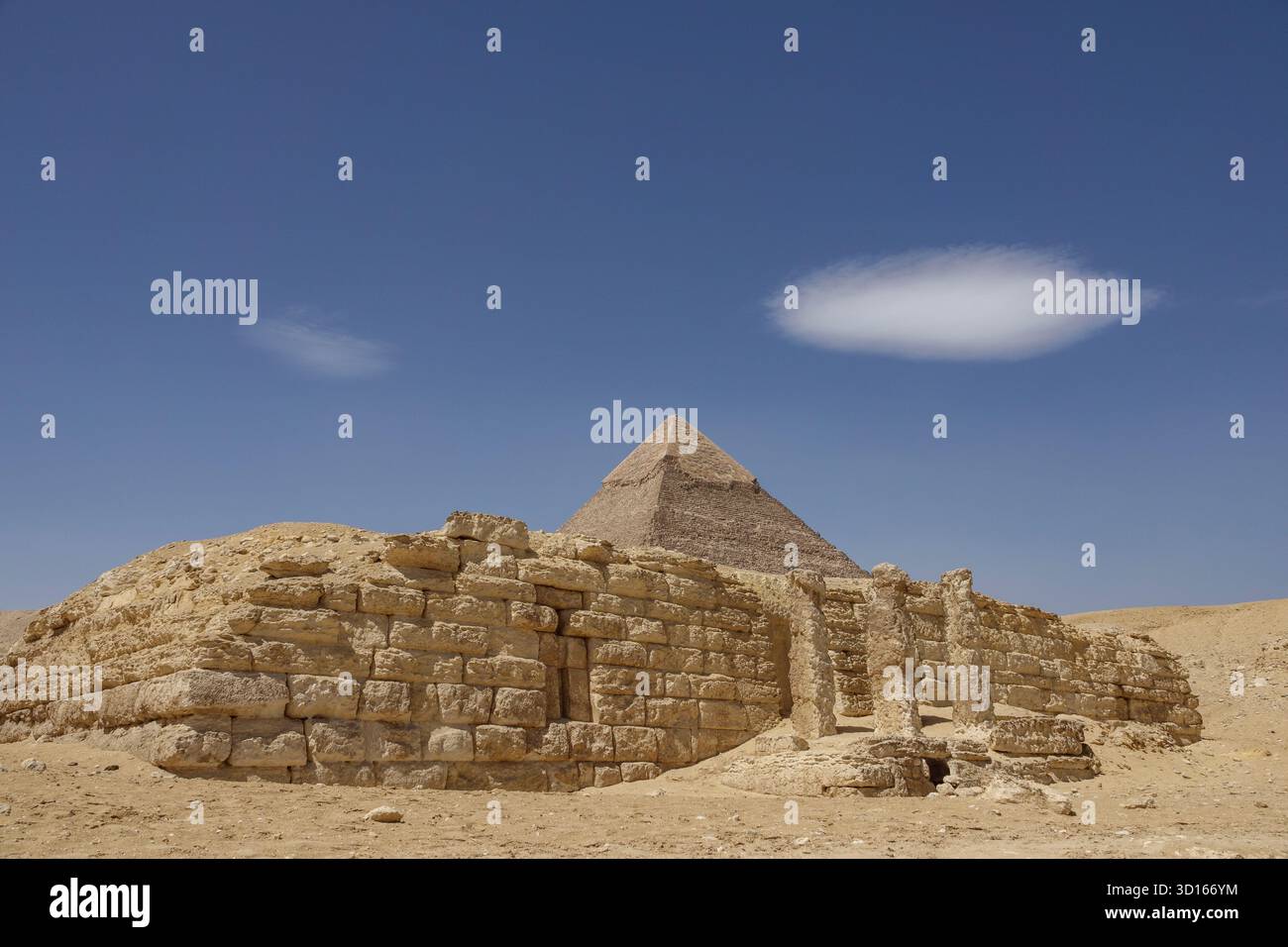 Fourth Dynasty tomb of Ra’wer III and pyramid of Khafre, Giza Plateau ...