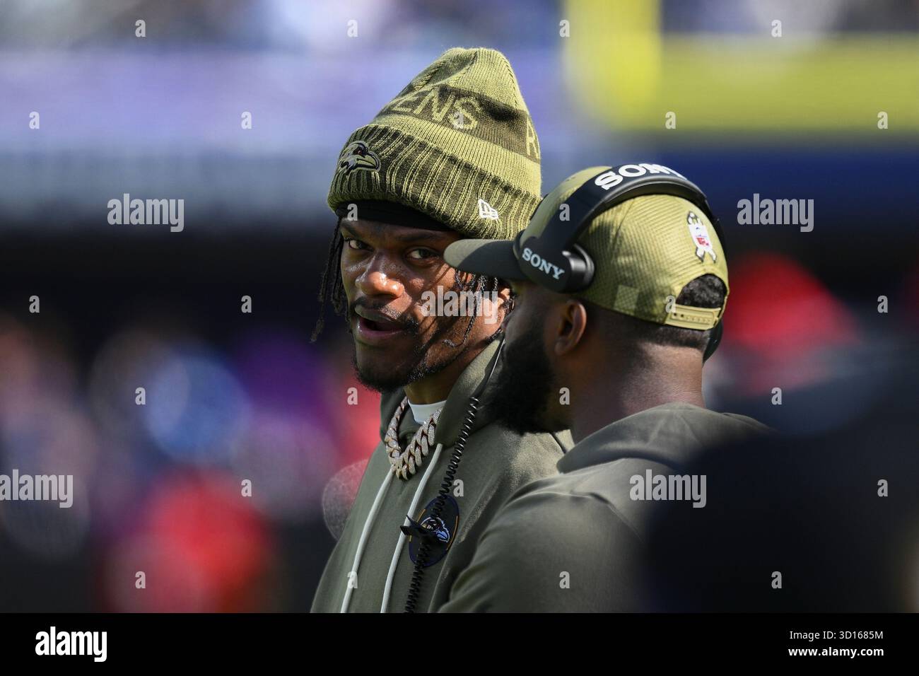 Baltimore Ravens quarterback Lamar Jackson (8) stands on the sideline ...