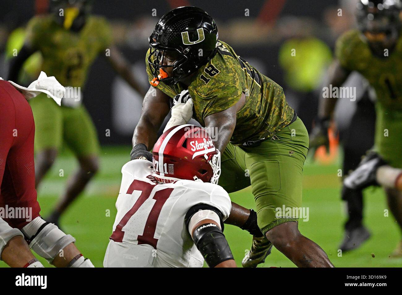 MIAMI GARDENS, FL - OCTOBER 25: Miami defensive lineman Armondo Blount ...