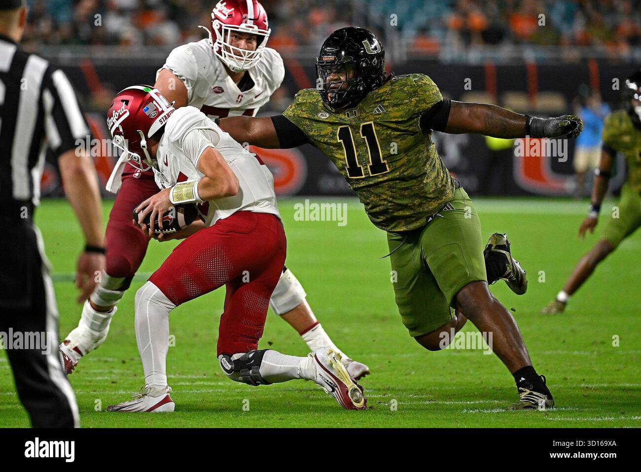 MIAMI GARDENS, FL - OCTOBER 25: Miami defensive lineman David Blay, Jr ...