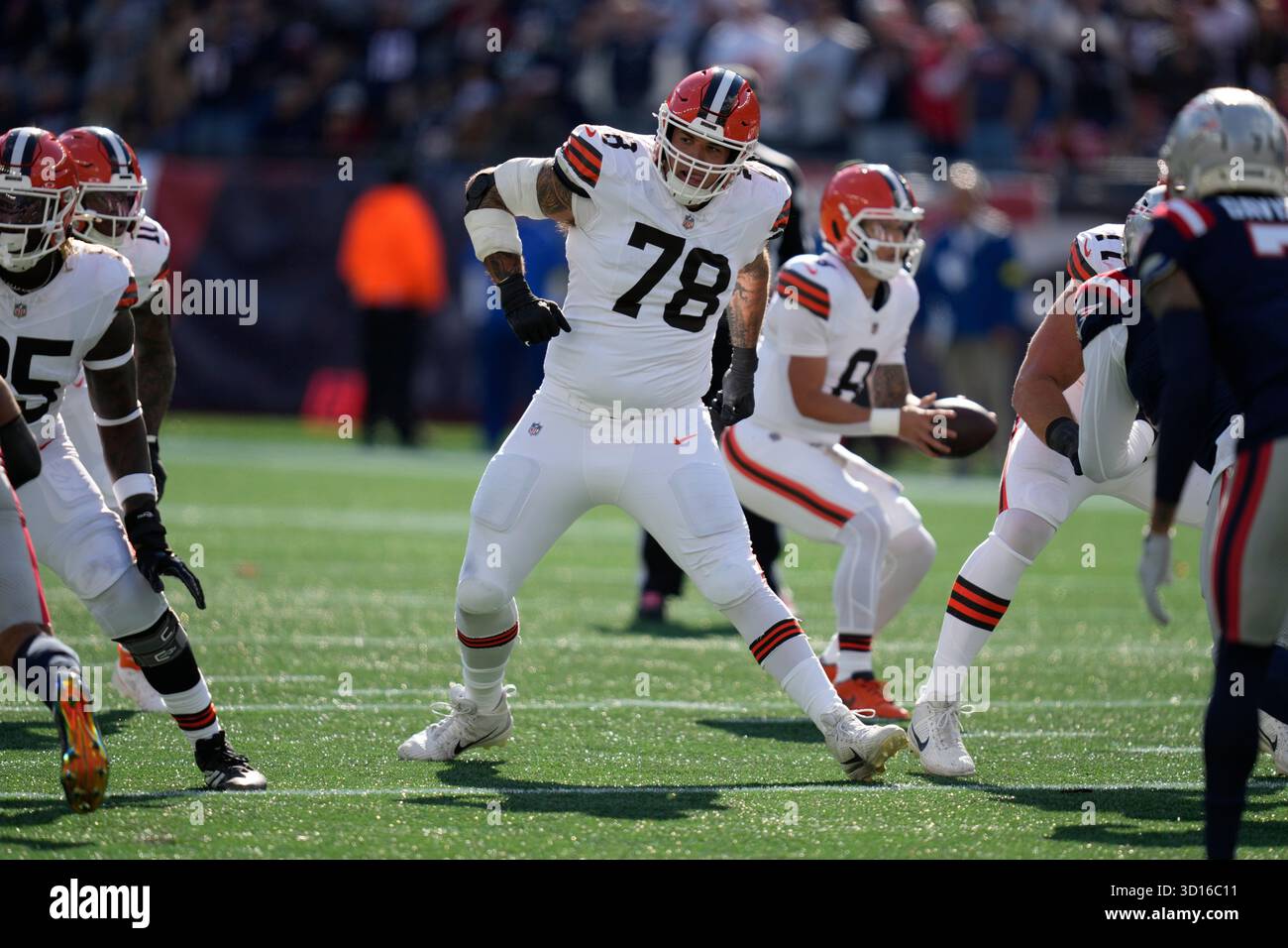 Cleveland Browns offensive tackle Jack Conklin (78) plays against the ...