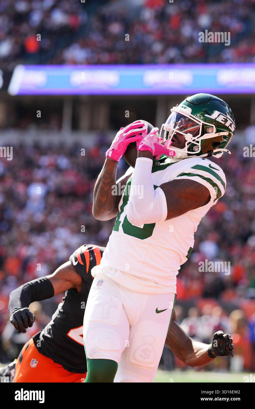 New York Jets wide receiver Tyler Johnson (16) catches a touchdown ...
