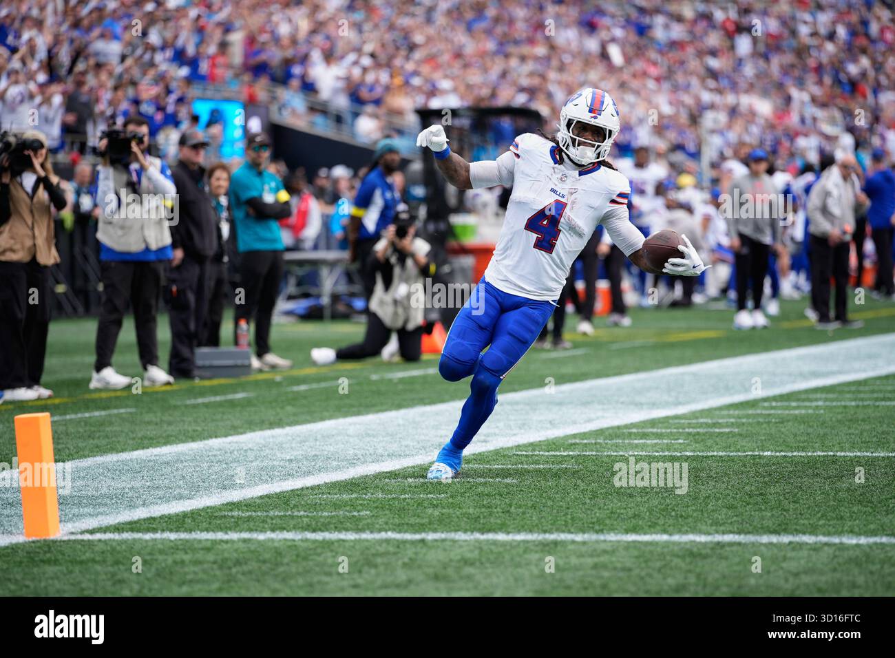 Buffalo Bills running back James Cook III (4) runs for a touchdown ...