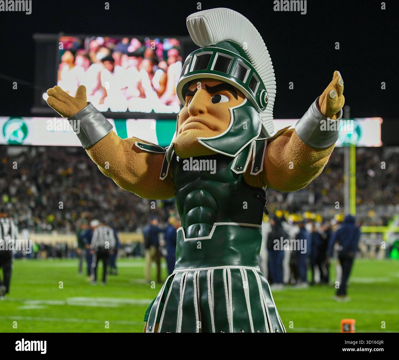 October 25, 2025: Michigan State mascot Sparty energizes the crowd ...