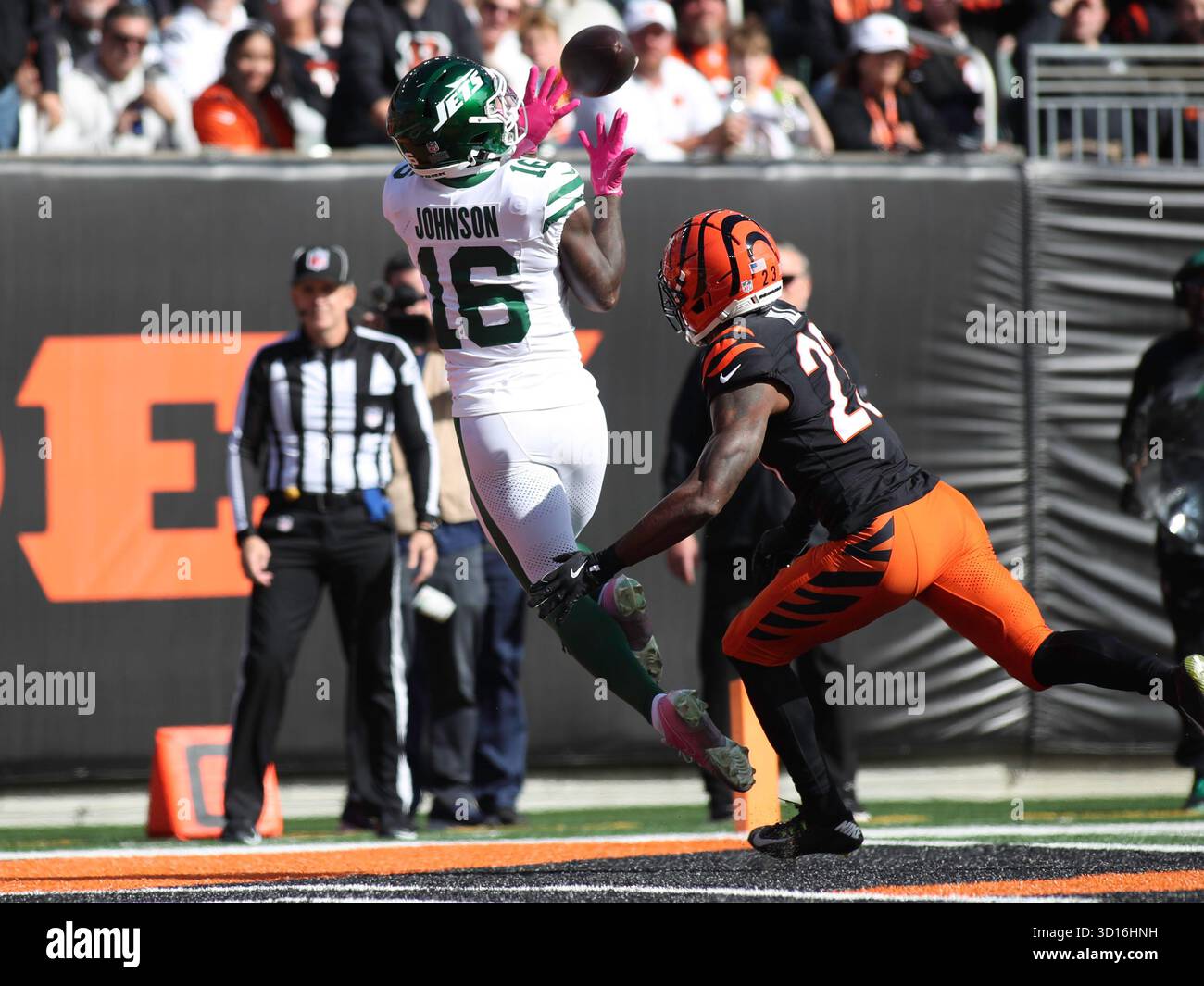 October 26, 2025: New York Jets WR Tyler Johnson catches a first half ...