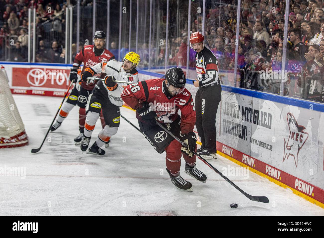 Koeln, Deutschland. 26th Oct, 2025. Dominik Uher (Koelner Haie, #26 ...