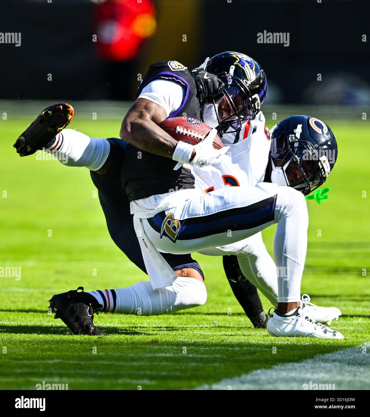 Baltimore Ravens wide receiver Zay Flowers (4) make a first down catch ...