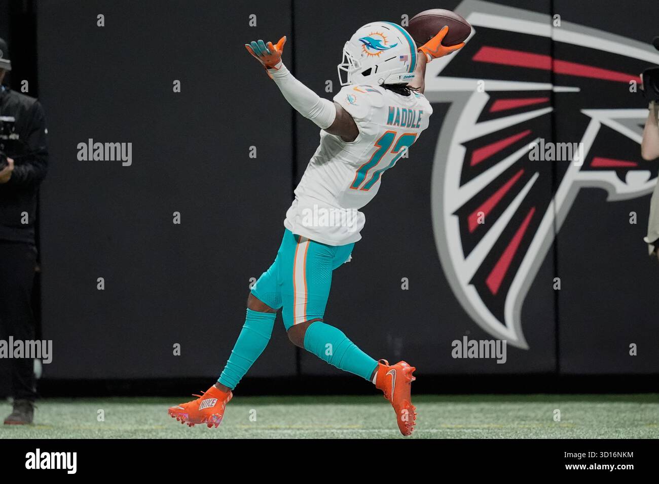Miami Dolphins wide receiver Jaylen Waddle (17) scores a touchdown ...
