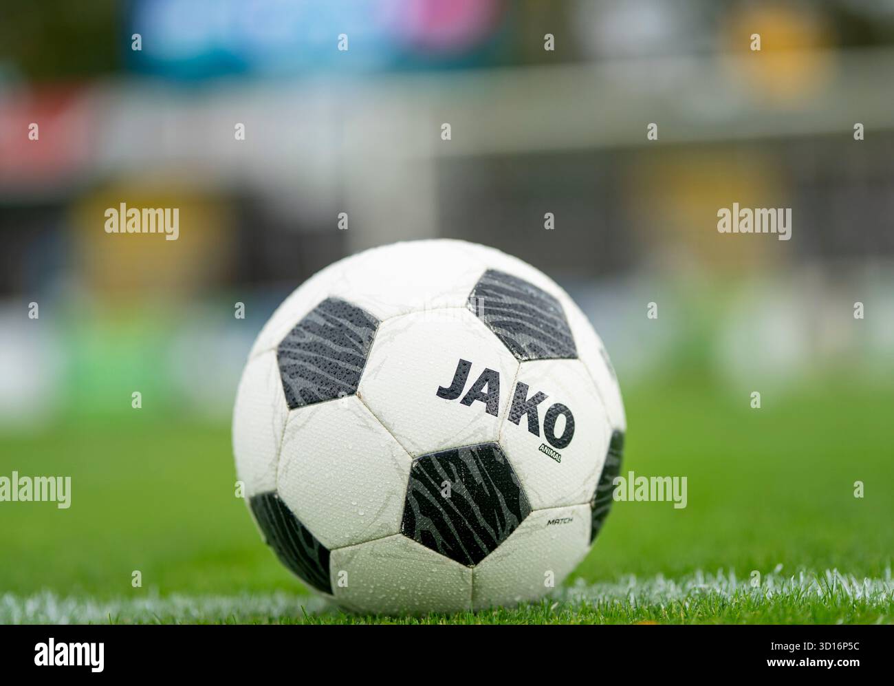 JAKO Spielball. Matchball FC Gütersloh - Sportfreunde Siegen 26.10.2025 ...