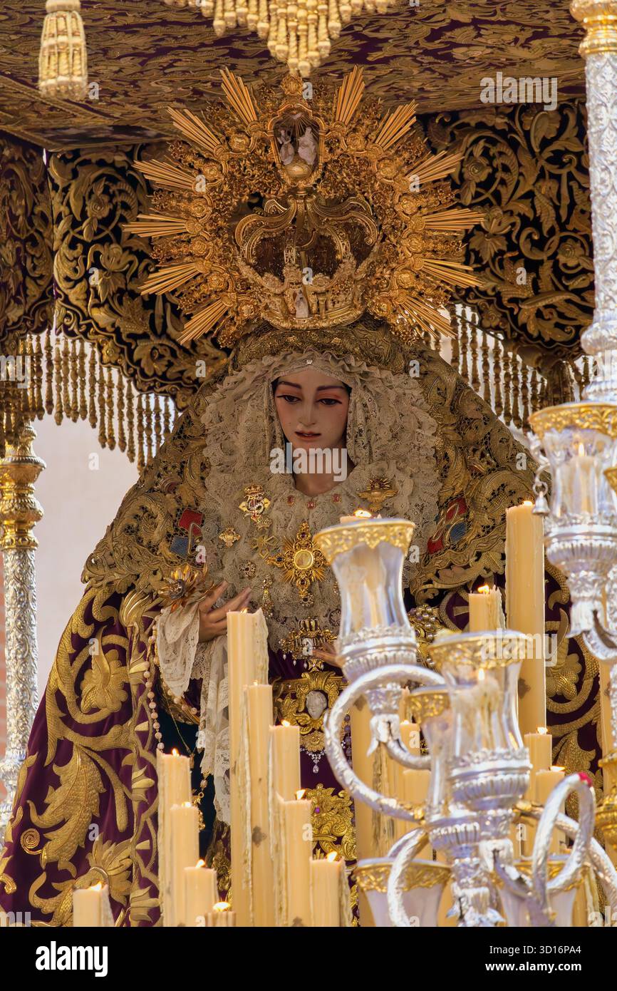 Close-up of the image of Our Lady of the Trinity Coronada, highlighting ...