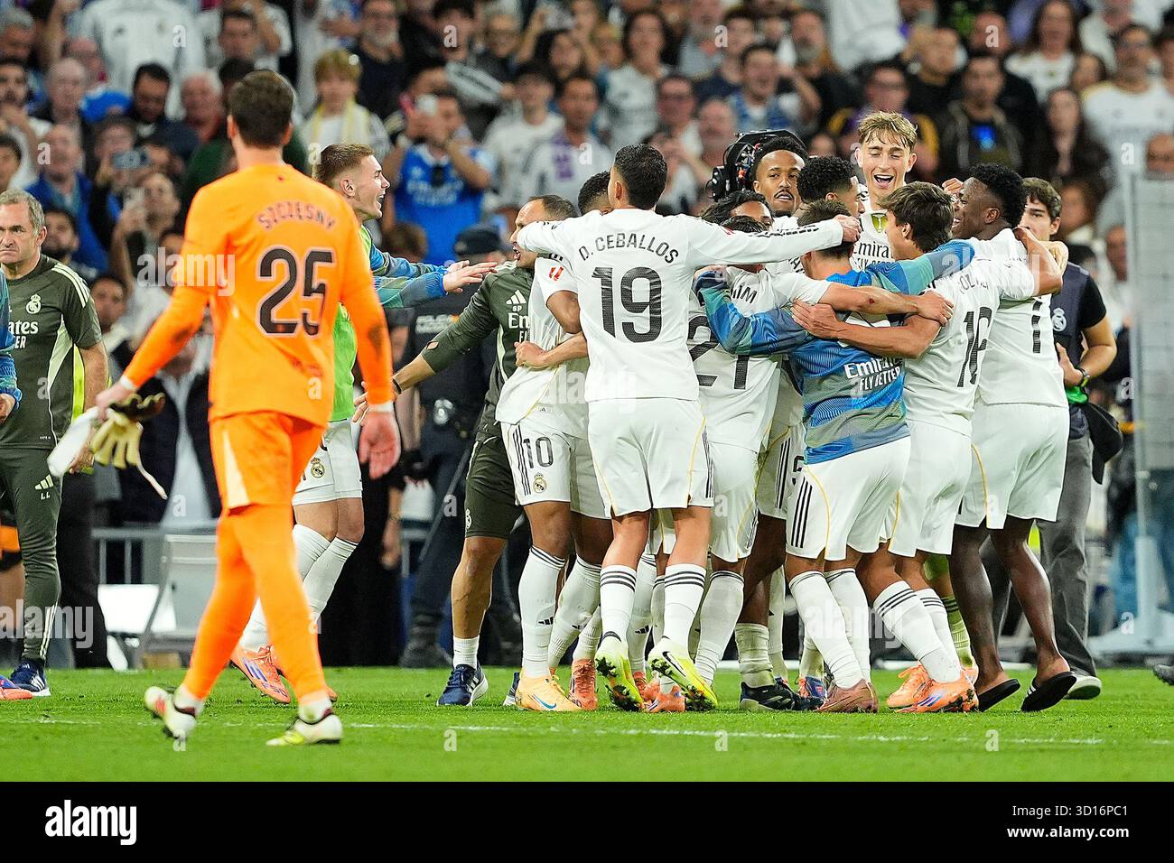 Real Madrid CF’s players celebrate the victory in La Liga match ...