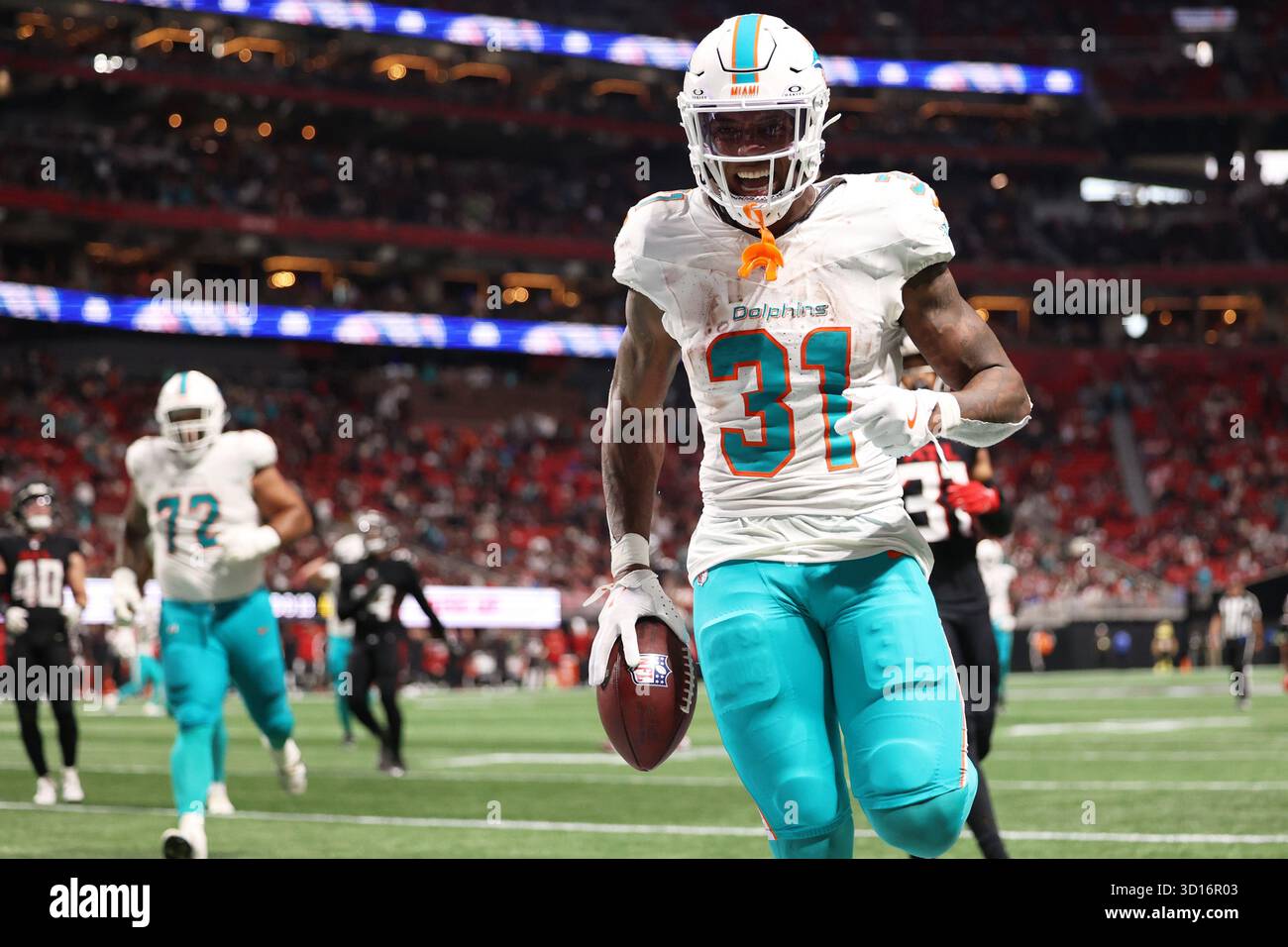 Miami Dolphins running back Ollie Gordon II (31) scores a touchdown ...