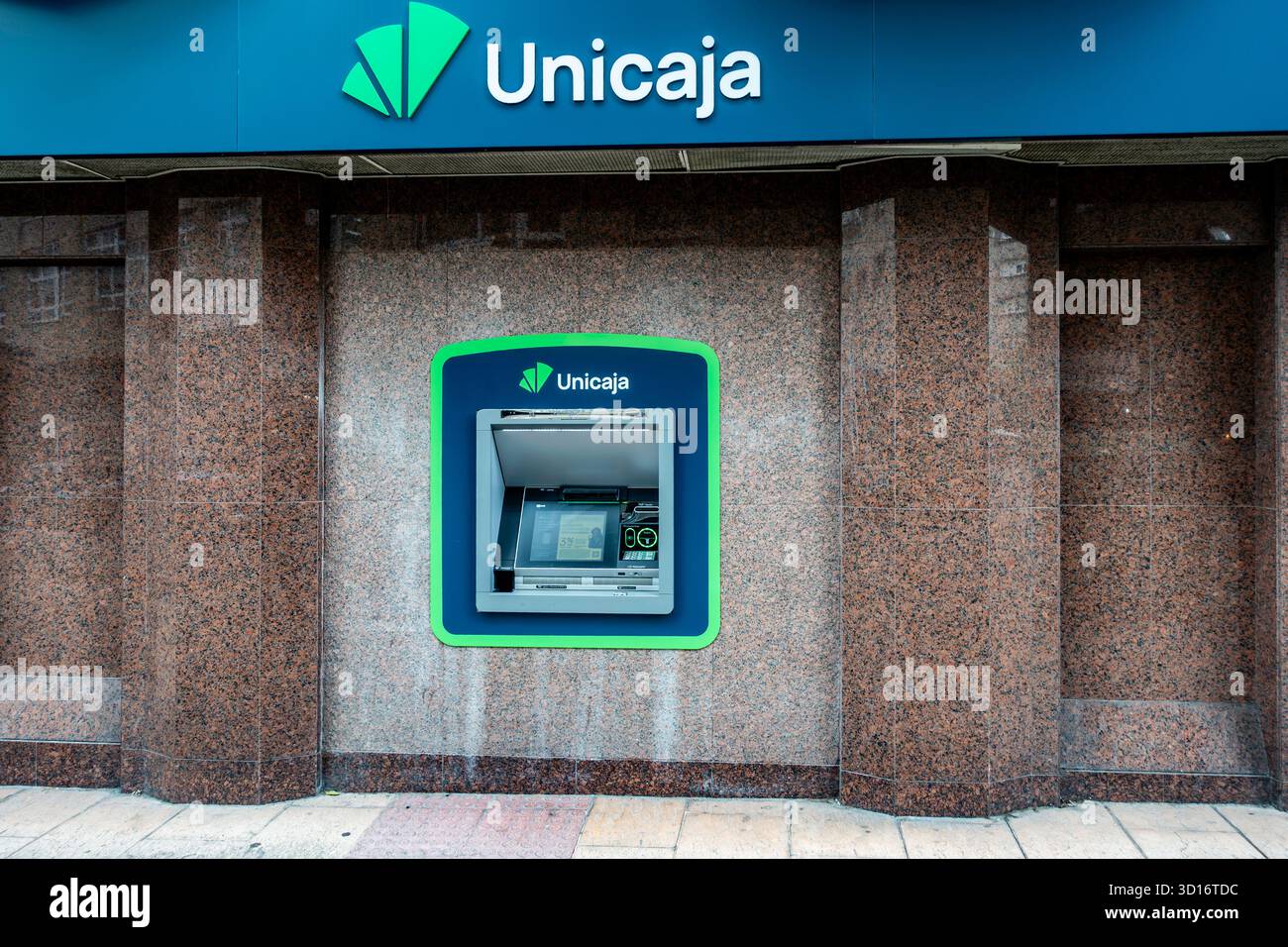 Exterior atm kiosk hi-res stock photography and images - Alamy