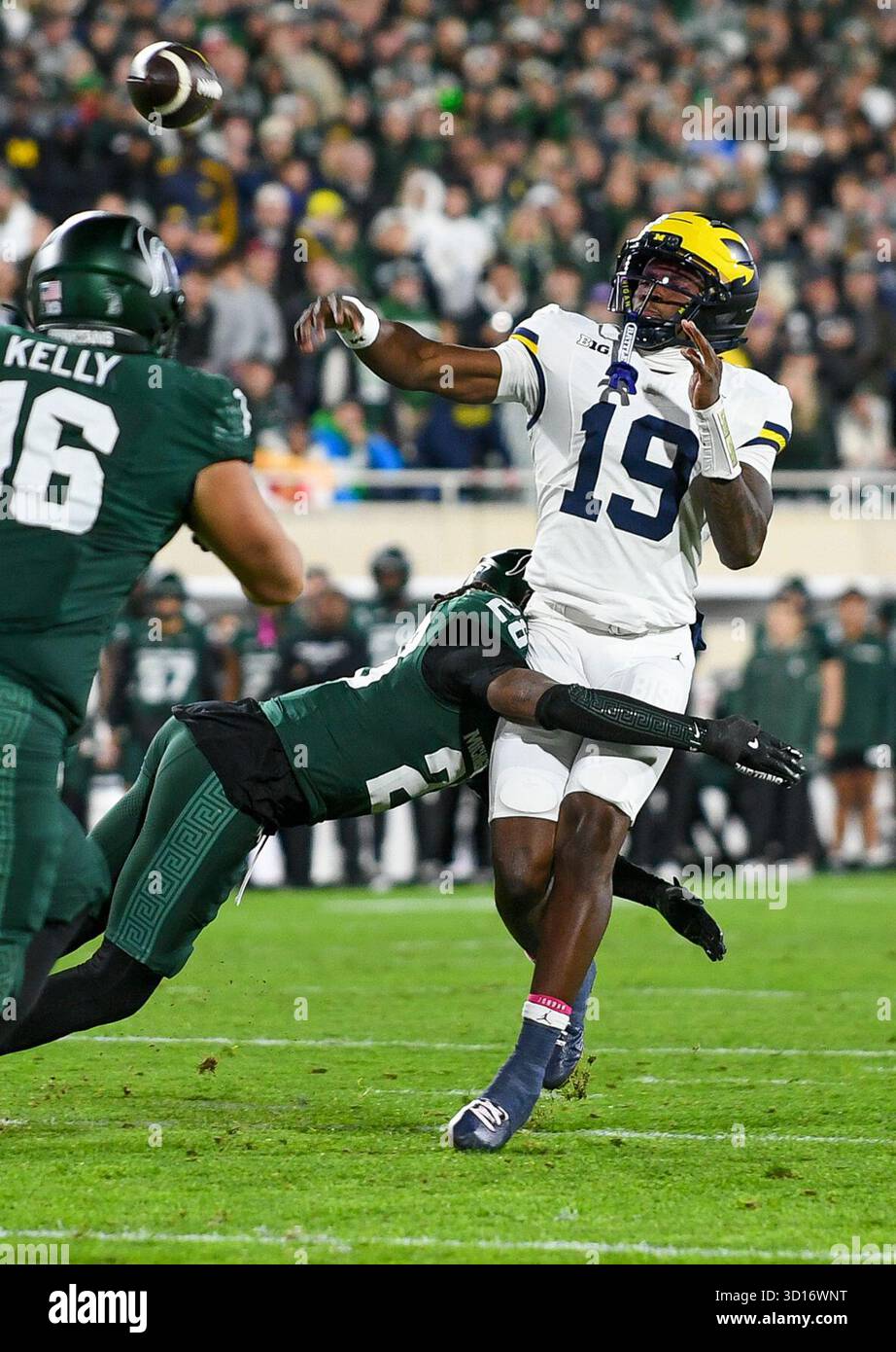 Bryce October 25, 2025: Michigan QB Bryce Underwood (19) delivers a ...
